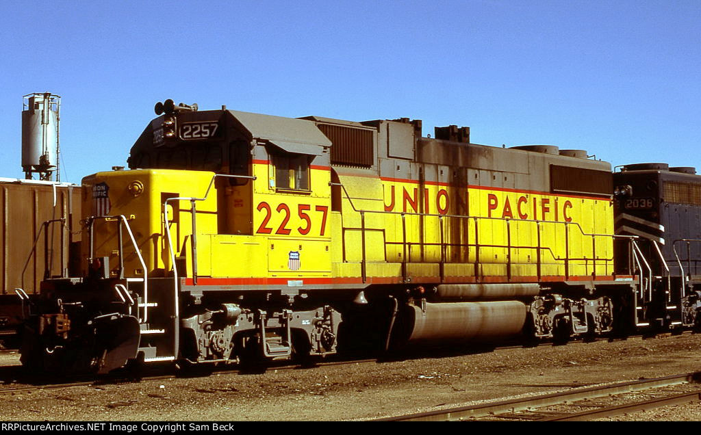 UP 2257--GP38-2